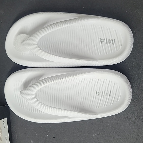 MIA | Shoes | White Flipflops Mia Brand | Poshmark